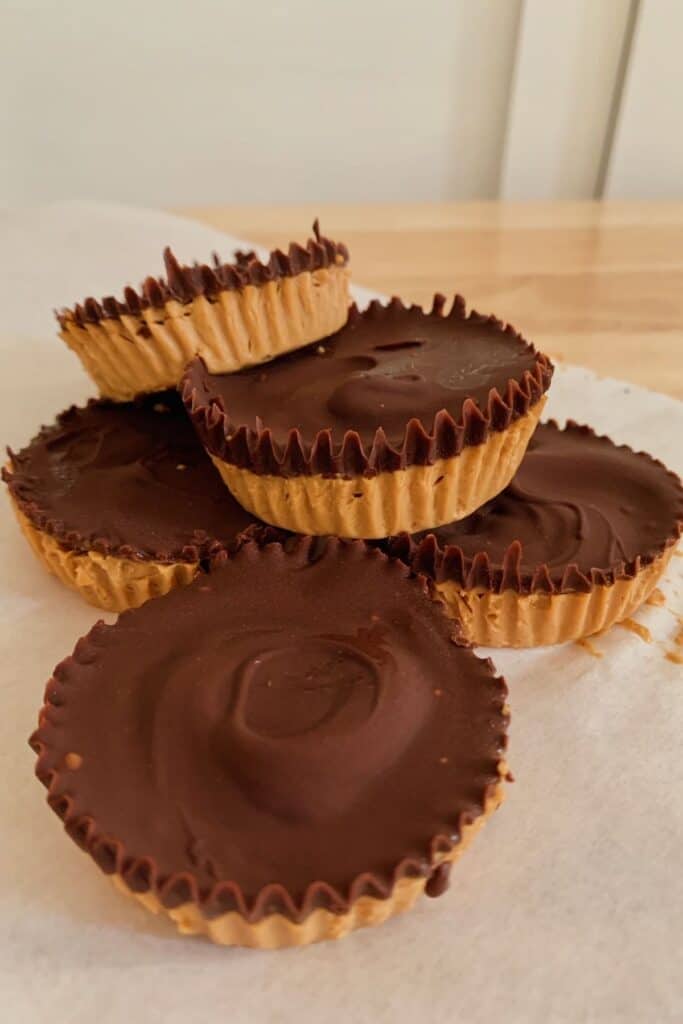 healthy reeses cups (ONLY 3 INGREDIENTS!) - Feasty Travels